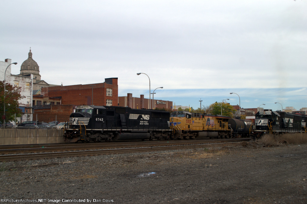 NS SD60I 6742 leads M3G